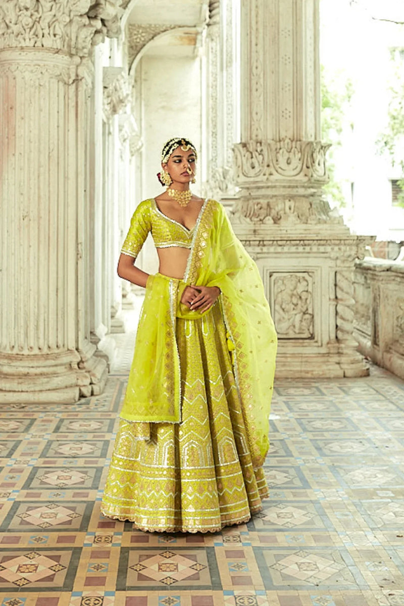 Taahira – Circular Threads