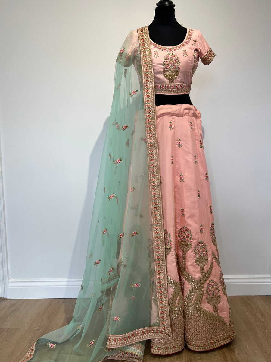 Rosanna – Circular Threads